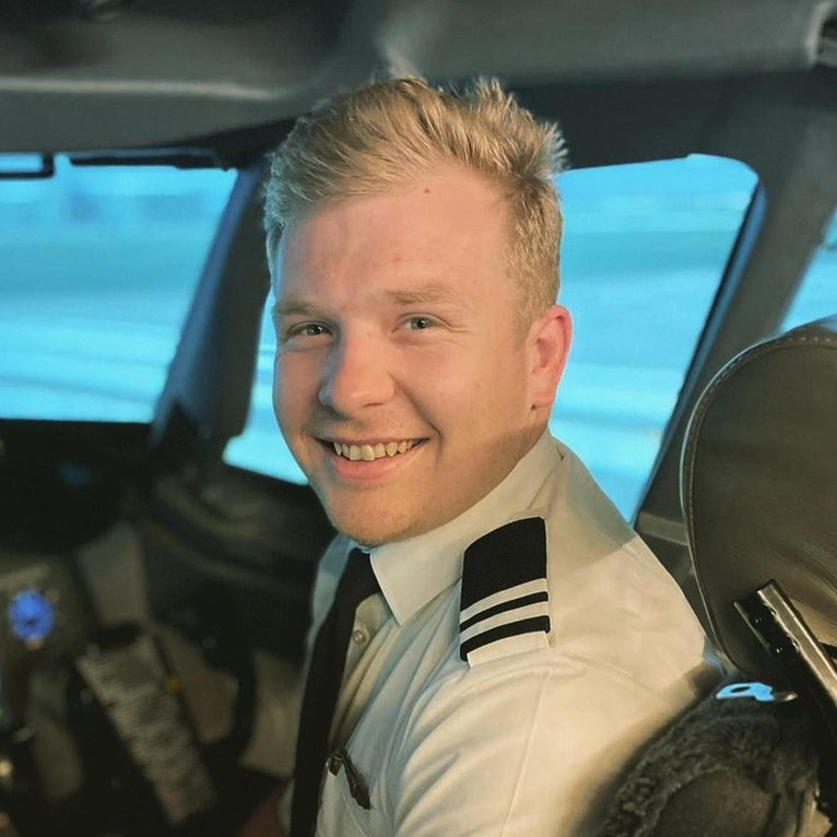 Latest Graduate Gallery - 2Fly Pro-Pilot Airline Programme